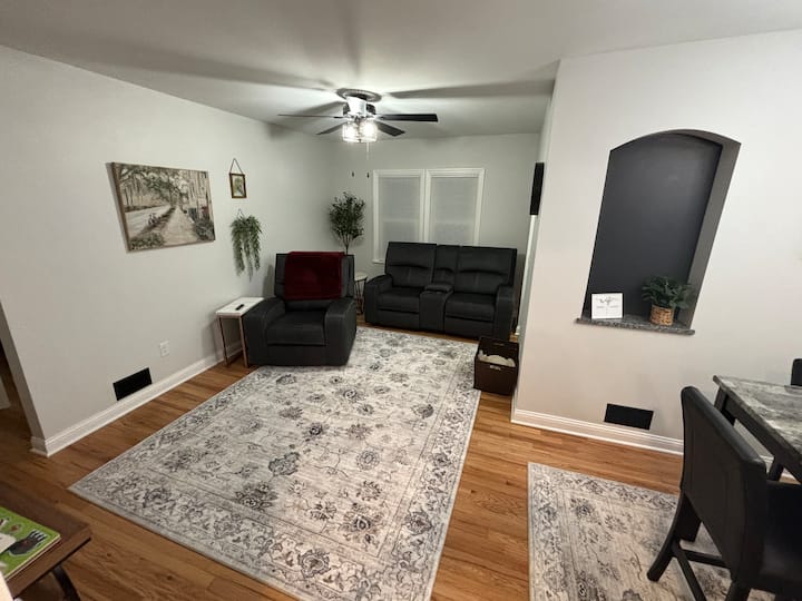 Charming 2 Bedroom House - Des Moines, IA
