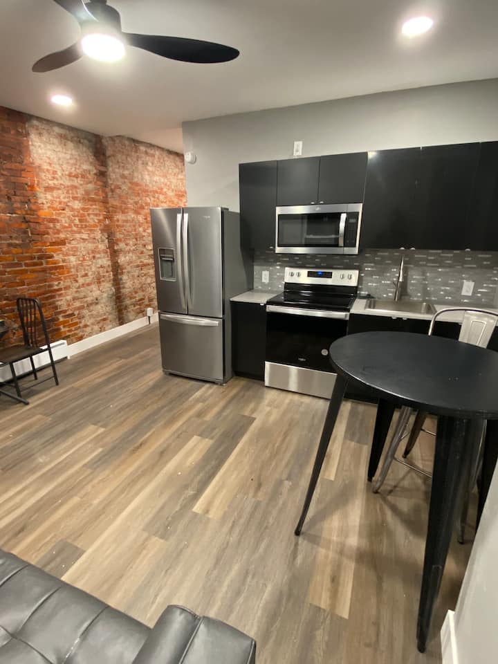 Modern 2 Bedroom Apt. Wash/dryer. Near Zoo & Ucity - Philadelphia, PA