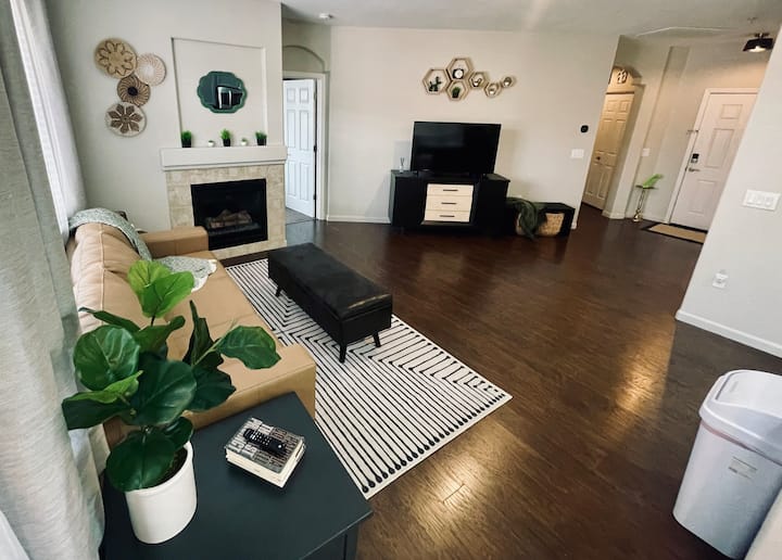 2 Bd 2 Bth Condo W/ Garage Close To Shopping - Sparks, NV