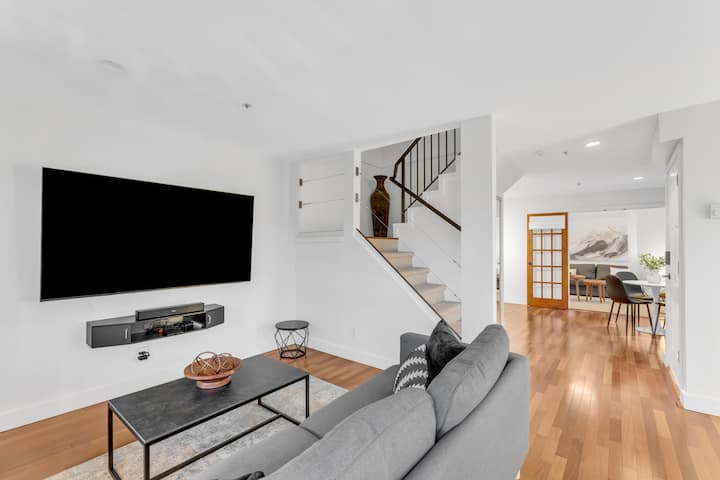 3br Home | Rooftop View, Private Terrace & Parking - Richmond