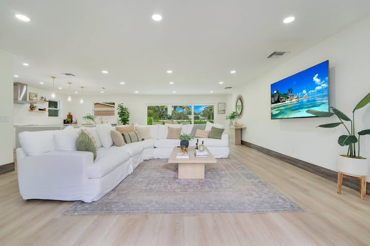 Coastal Bliss Retreat L Big Backyard - Palm Beach Gardens, FL