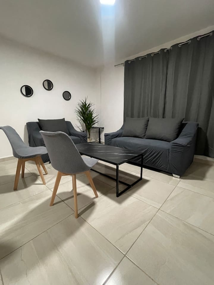 Private House ·Pool/gym· 15 Min Inland Port - León