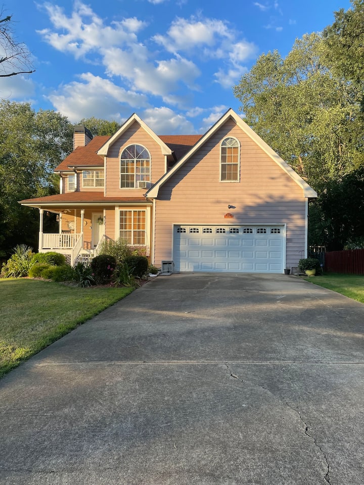 Leeza’s Cottage - Stockbridge, GA