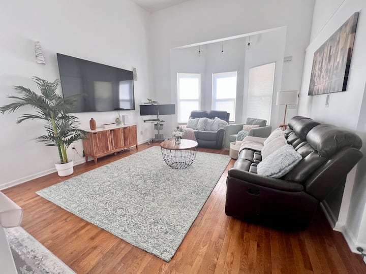 Ny Skyline | Pool Table| 3 Mins To Train To Nyc - Jersey City, NJ