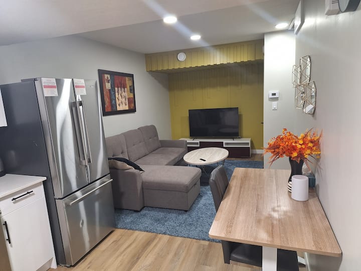 Roj Exclusive Comfort Home. - Edmonton