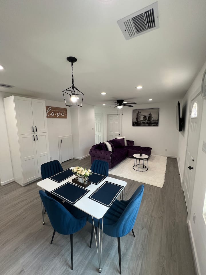 Modern 3br/3ba Retreat & Cozy - Houston, TX
