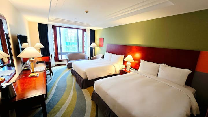 [코리아나 호텔] 광화문, 가족/친구 환영, 안전하고 깨끗한 호텔, 디럭스 패밀리 트윈 - Seoul