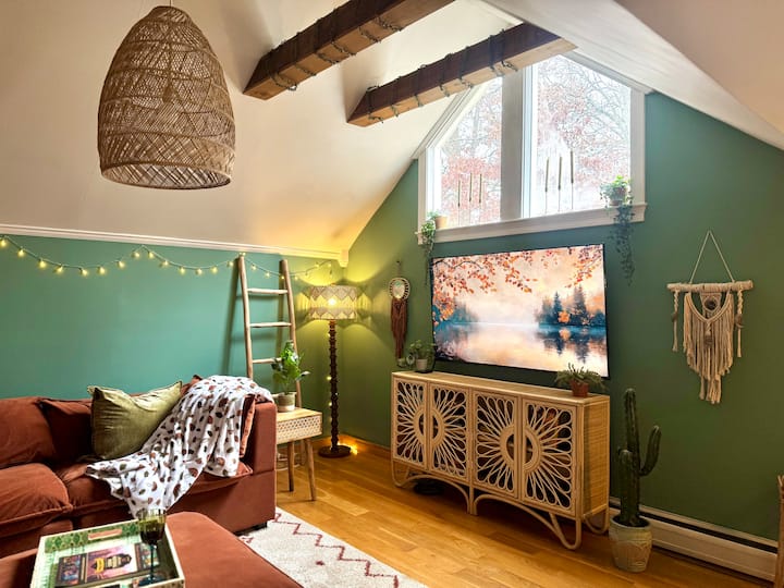 Boho Bungalow~near Boston~pet Friendly~sleeps 6 - Brockton, MA