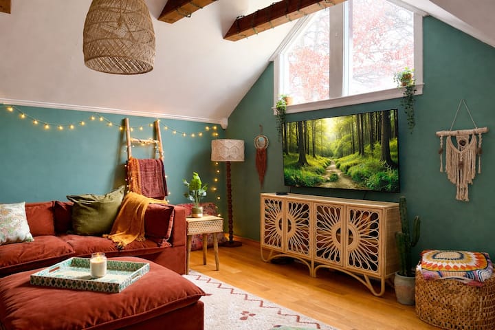 Boho Bungalow•sleeps 6•near Boston•pet Friendly - Brockton, MA