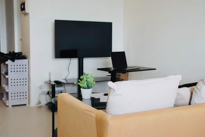 Studio Condo Unit W/ King Bed - Davao City