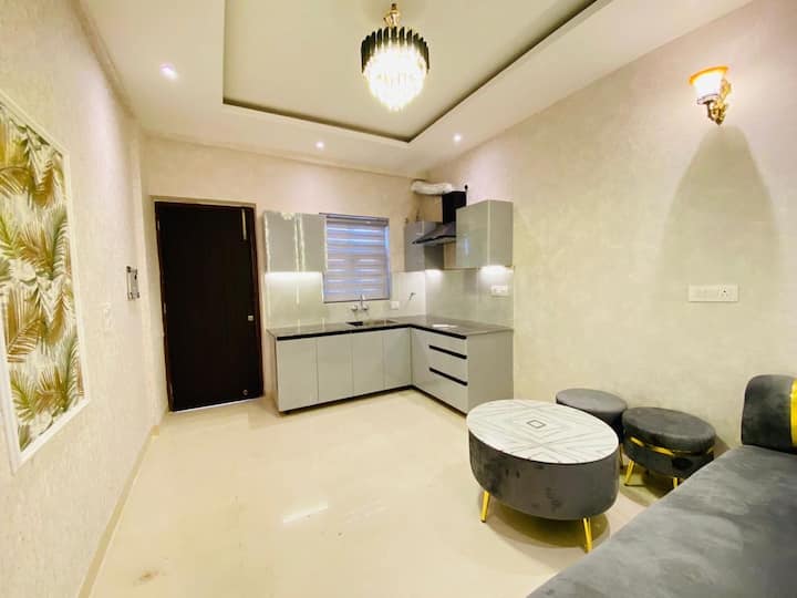 Luxurious Flat - Zirakpur