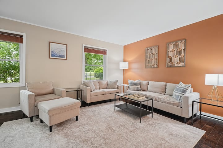 Relaxing Work-ready 3bd/2ba - 1 Mile To U Of I - Champaign, IL