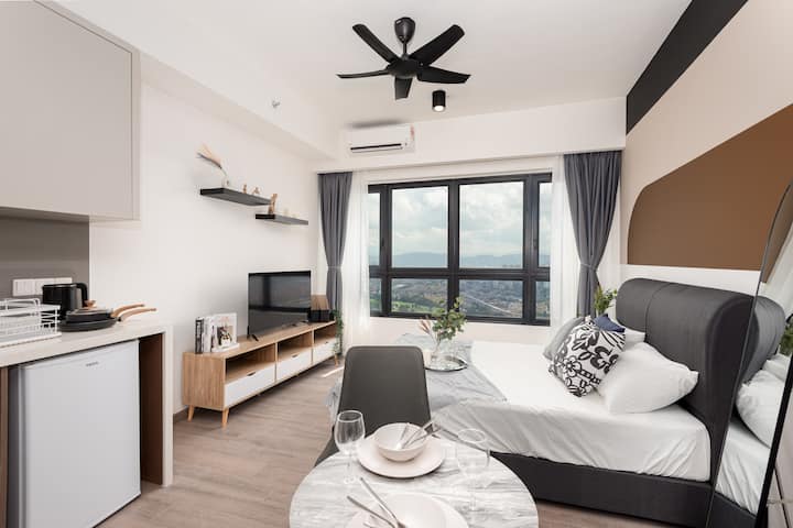 Agile Bliss: Unmatched Golf Course Views Suites - Kuala Lumpur