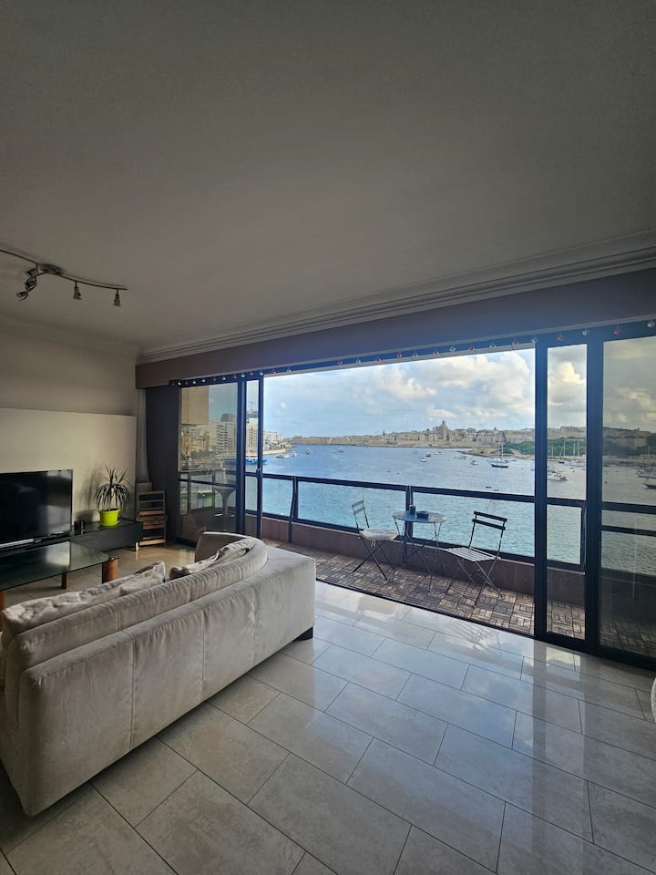 Sliema Beachfront En Suite Room - Malta