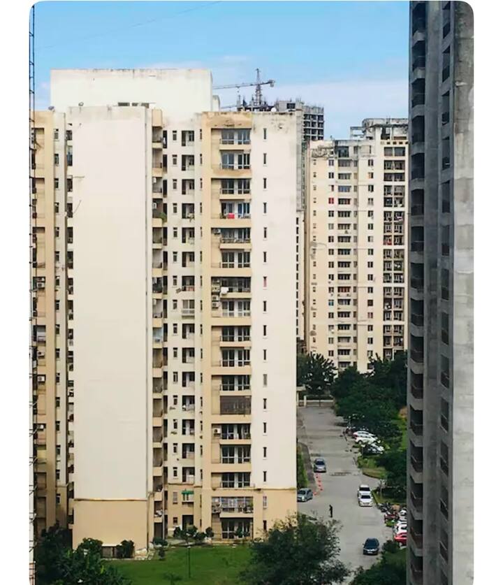 J P Home Stays. 1 Bhk Jaypee Kosmos - Faridabad