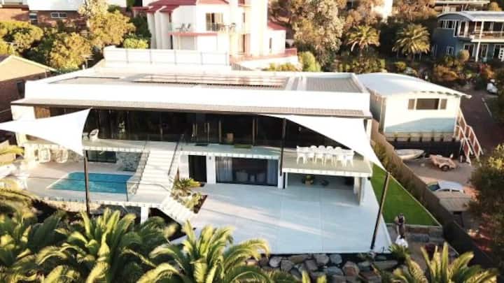 Upmarket Ocean Front Home - Esplanade Location - Glenelg