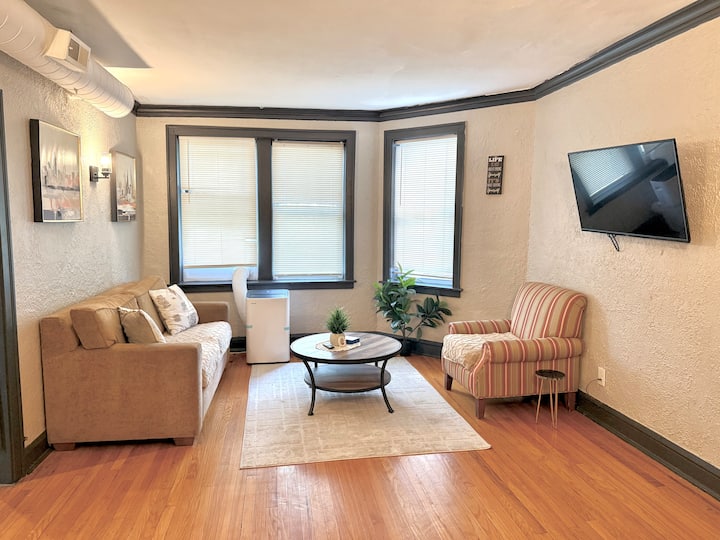 Quiet 1br, Eat-in Kitchen, Close To Midway - Burbank, IL
