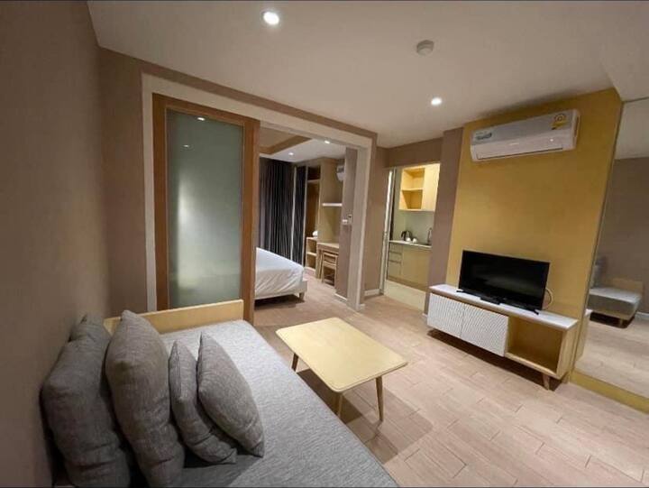 Modern Spacious Condo 2 Mins From Beach - Hua Hin