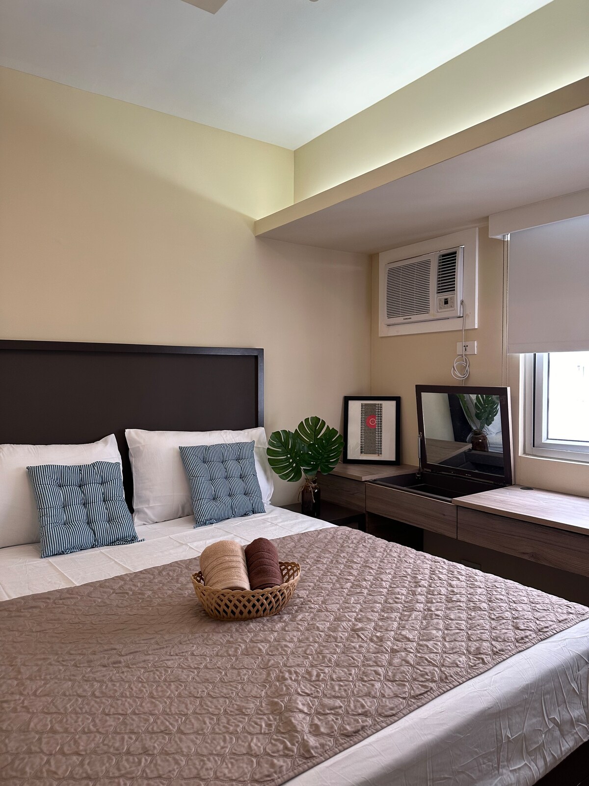 Staycation: Modern spacious unit central BGC - Apartments for Rent in ...