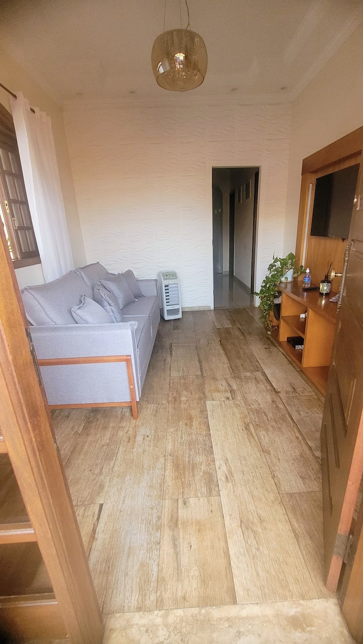 Casa Em óTima Localização.
Bairro Glória - Belo Horizonte