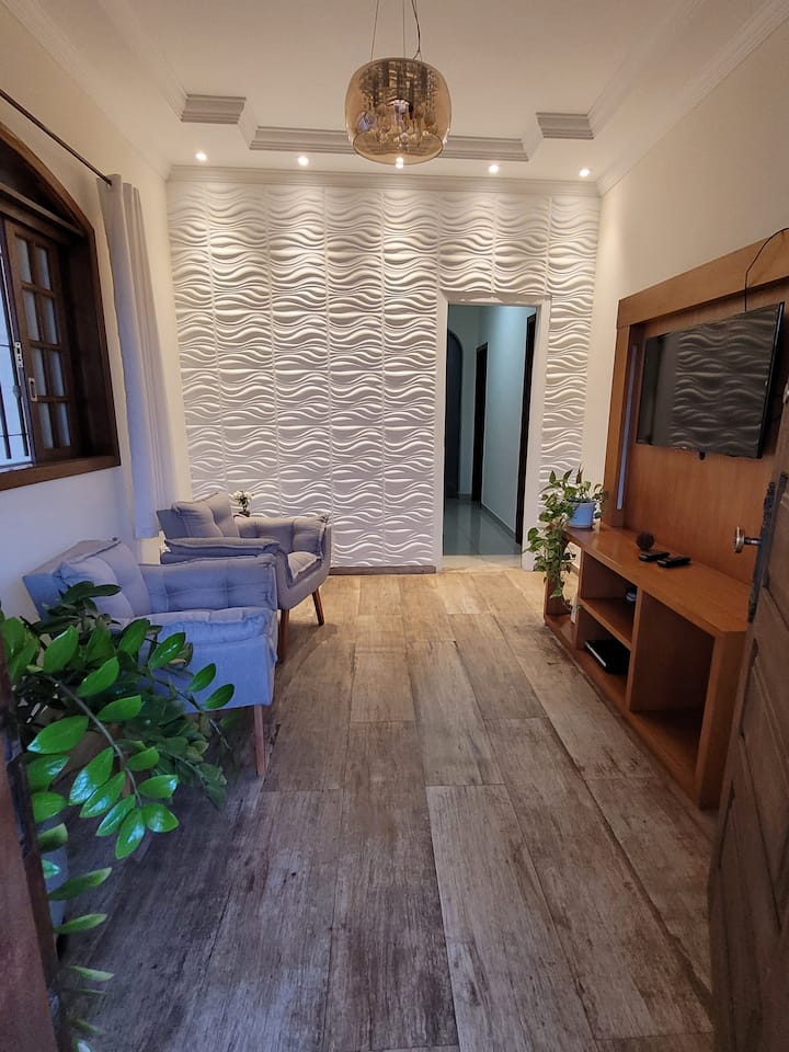 Casa Em óTima Localização.
Bairro Glória - Contagem