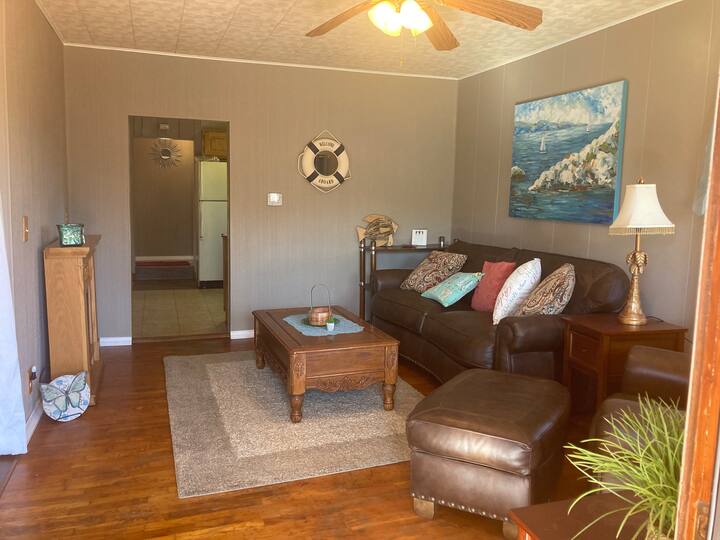 Entire Home On 1 Acre - Bismarck, MO