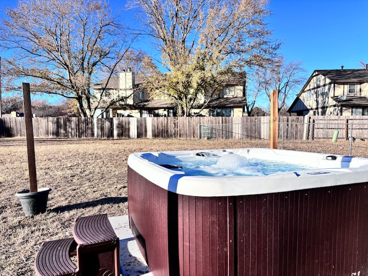 King, Pooltable & Hottub Duplex In West Wichita - Wichita, KS