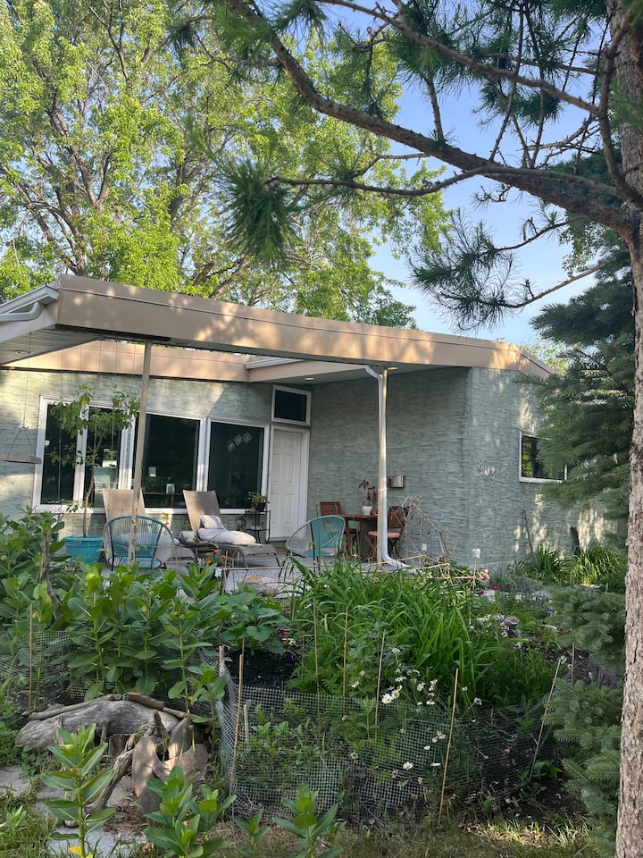 Home With Sauna On The Bay - Winnipeg