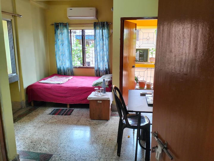 Urban Nest, Bright And Airy Room In Dumdum - Kolkata (Calcutta)