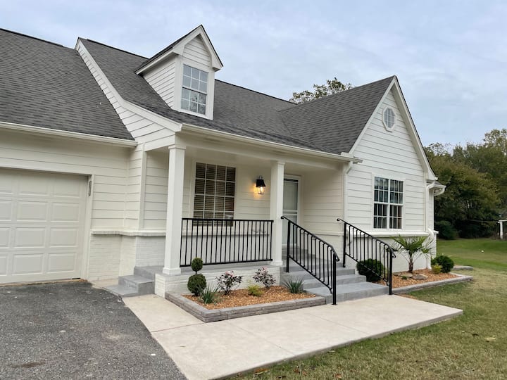 The Metropolitan Estate—cozy, Private & Peaceful - Southaven, MS