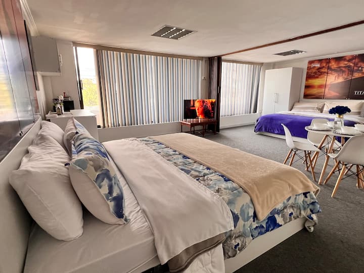 Suite Titanic En Cuenca, Elegante Y Cerca A Todo - Cuenca