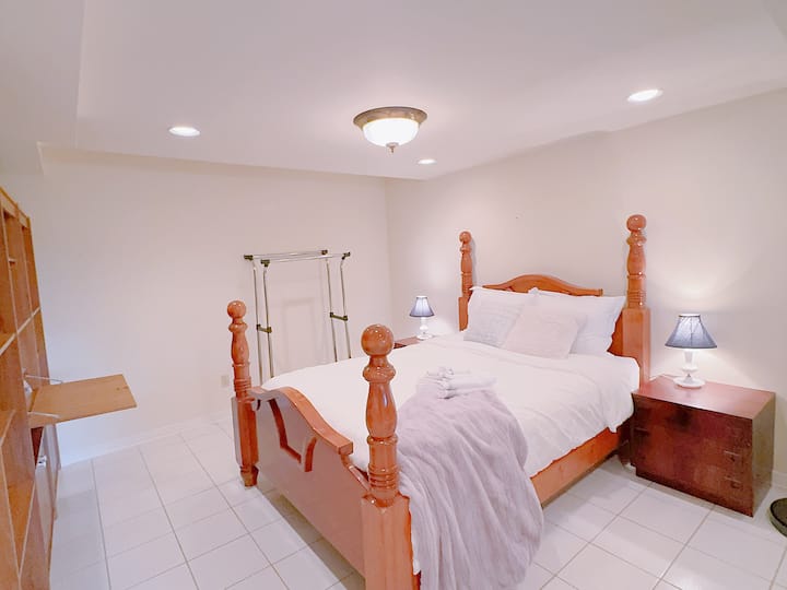 Super Bright | Walk Out Basement| Private Entrance - Vaughan