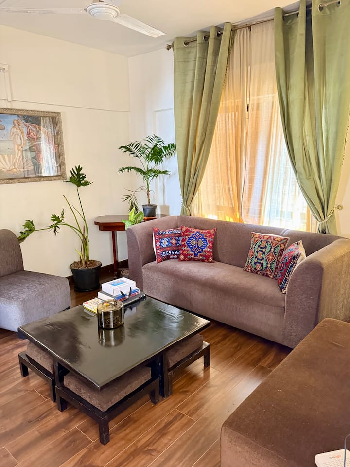 Artist Residence - Venus - 1bhk Central Bandra - Mumbai