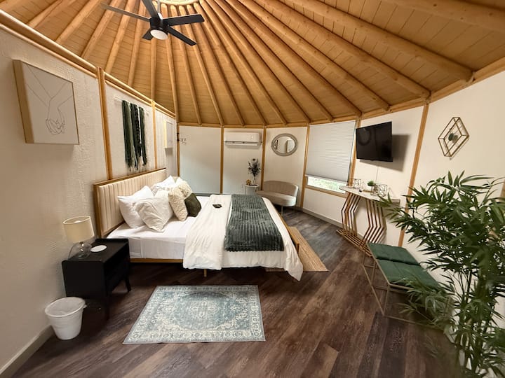 Ophelia: Luxury Yurt-cabin | Canyon Lake | Hot Tub - Canyon Lake, TX