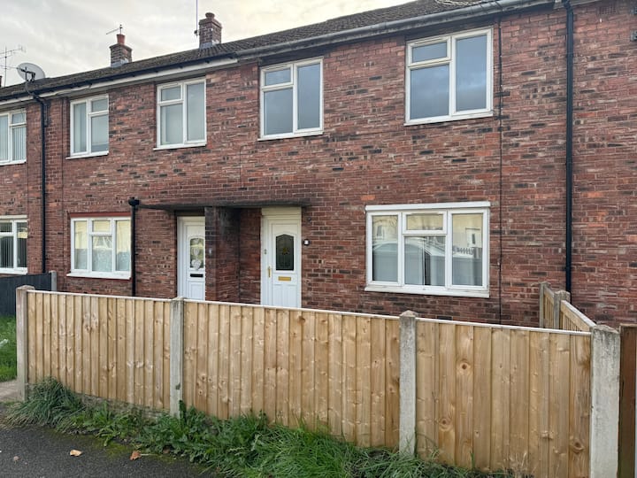 3 Bedroom House Wrexham Town - Wrexham