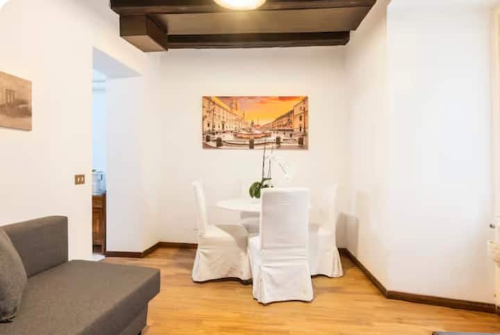 Piazza Farnese House - Rome