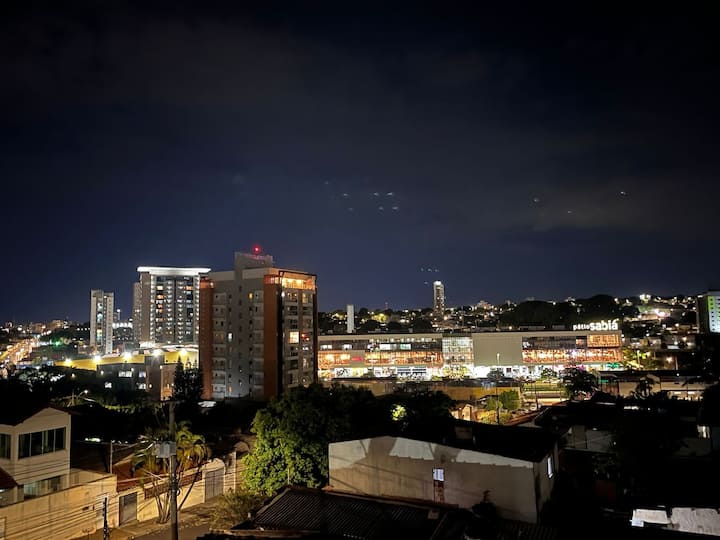 Apt No Santa Mônica Próximo Ao Pátio Sabiá E Ufu. - Uberlândia