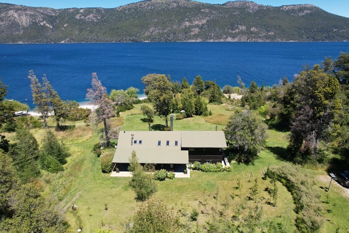 Casa Frente Al Lago - Villa La Angostura