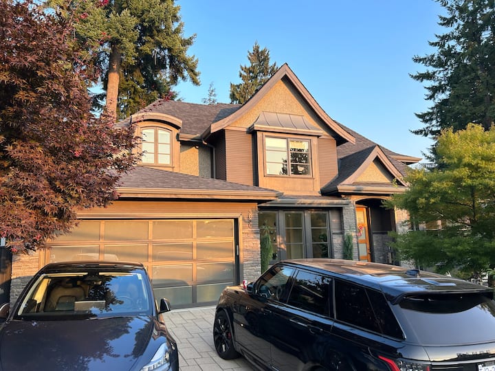 Guest Suite In Beautifully Renovated Home - North Vancouver