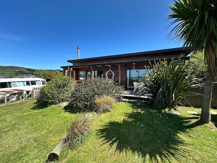 Your Little Beach Retreat - Riverton/Aparima