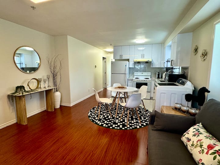 2 Br Suite, Private Entrance - Vancouver