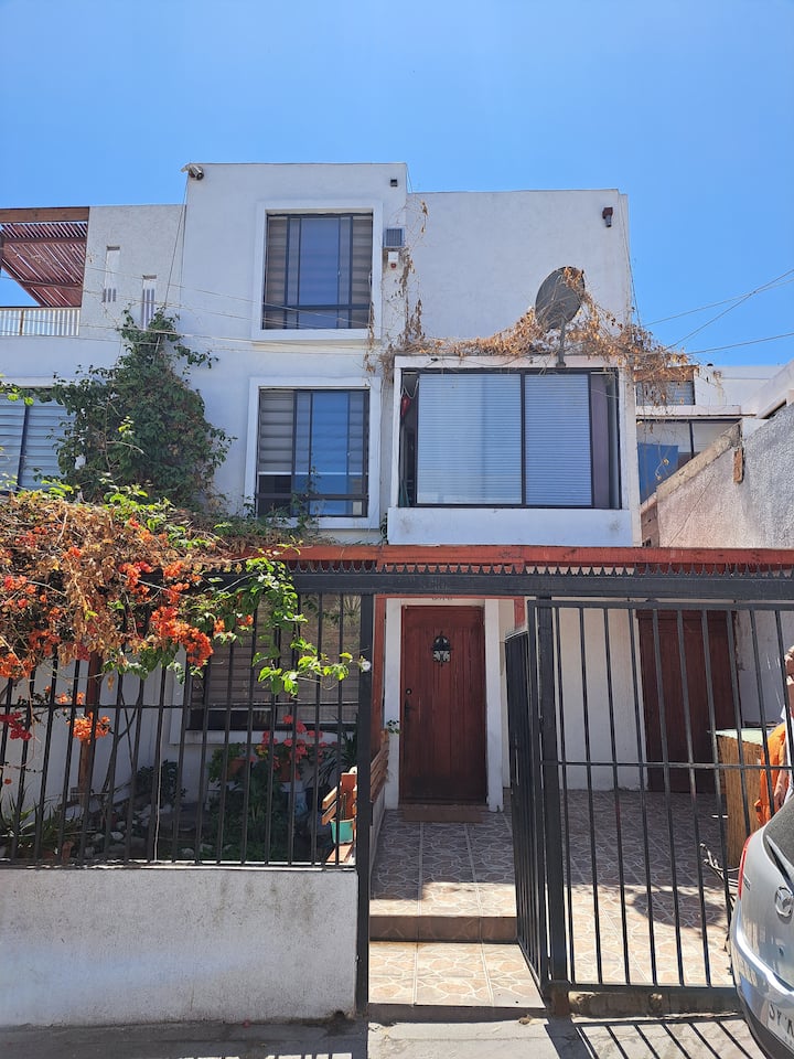 Cómoda Casa De Tres Pisos - Alto Hospicio