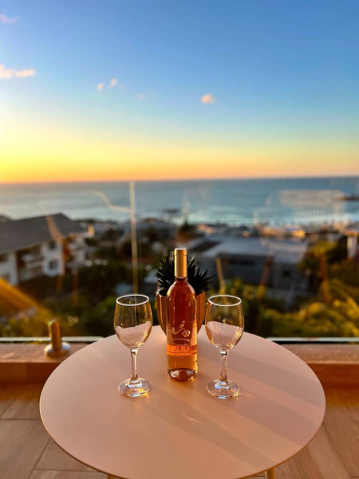Newly Renovated, Luxurious Apartment In Camps Bay - Kaapstad