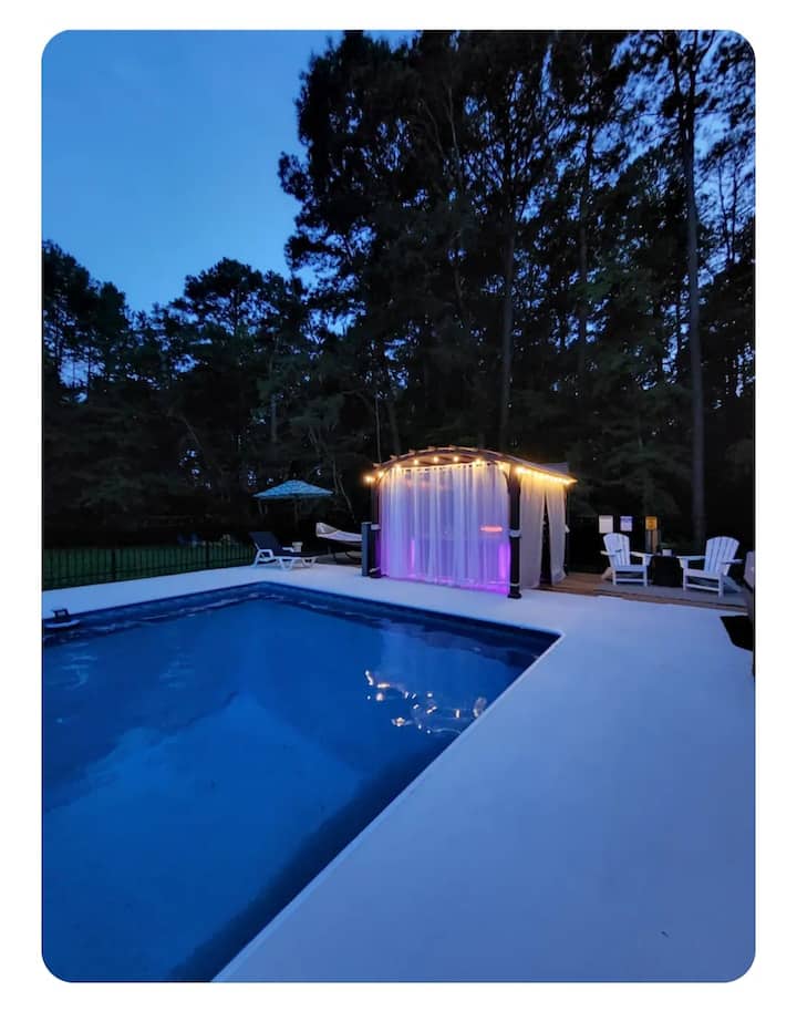The Olive Branch Suite
(Hot Tub, Pool & King Bed) - Falls Lake State Recreation Area, Wake Forest