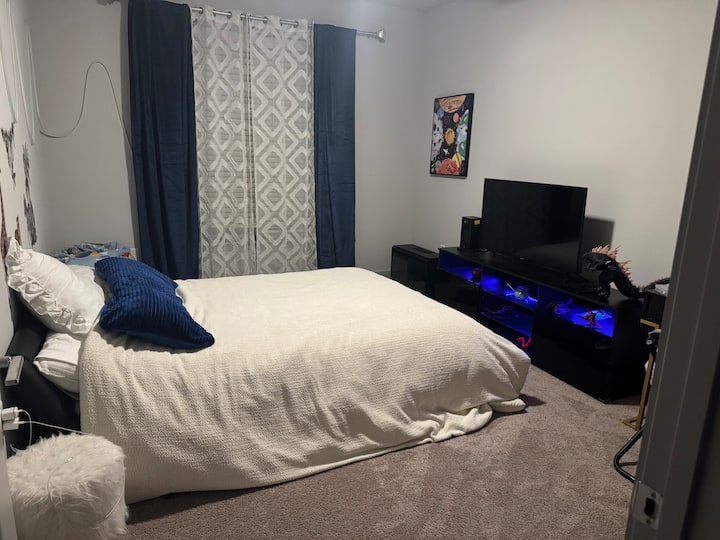 Lovely Comfort Apartment - Greenwood, IN
