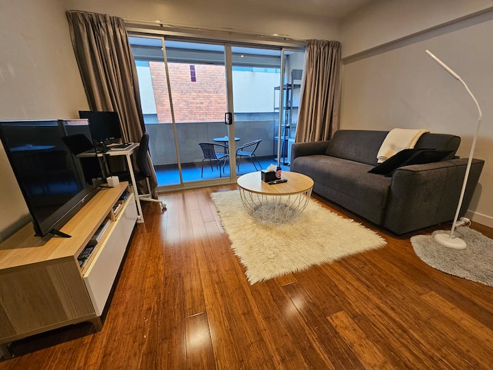 Work And Play In Moonee Ponds - Kensington