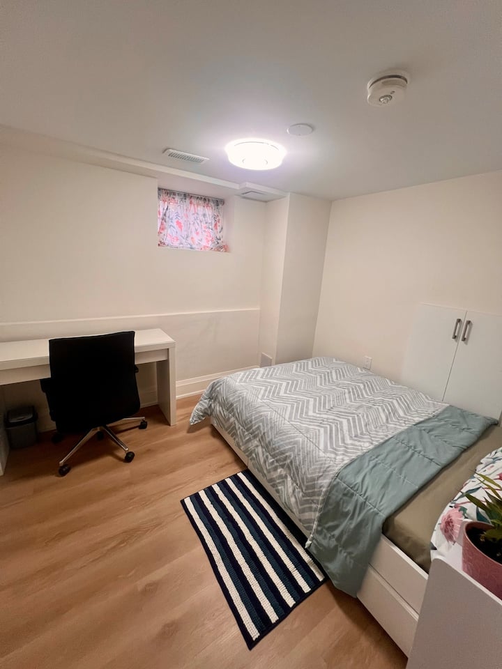 V. Clean Room#5 With Separate Entrance In Brampton - Brampton
