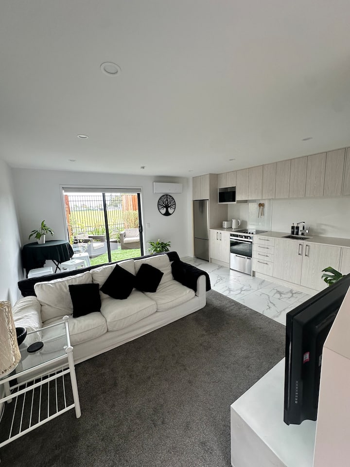 Te Atatu Peninsula Beauty! - Auckland