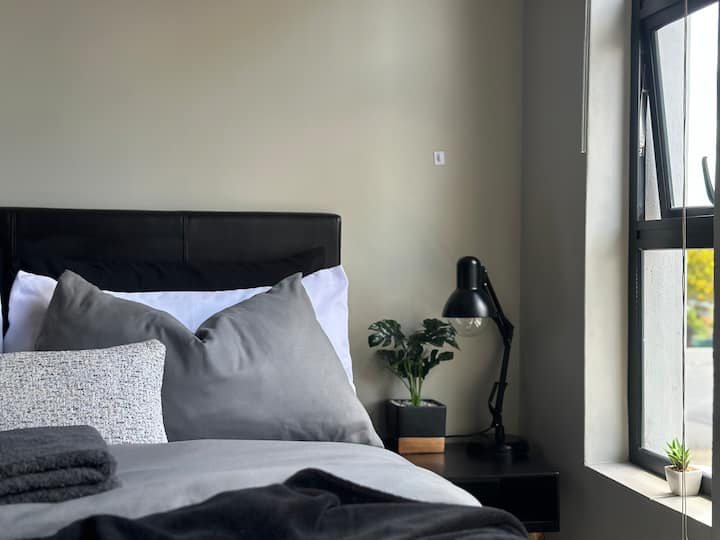 Urban Bachelor Pad In The Heart Of Midrand - Midrand