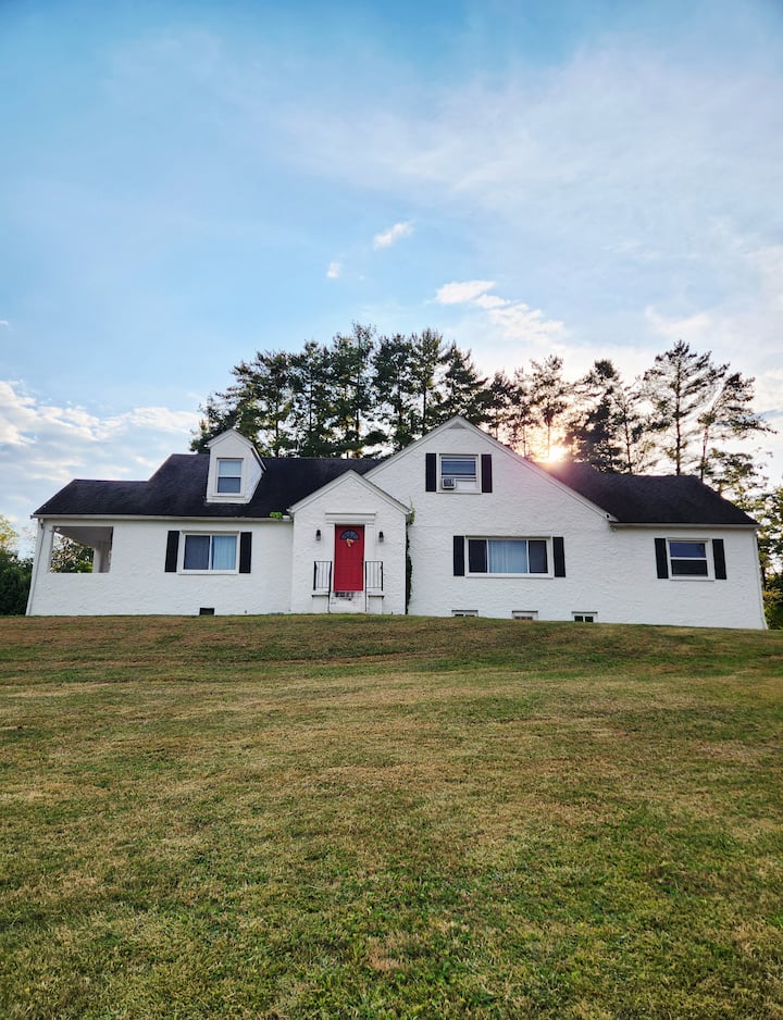 Spacious 4 Br 2 Ba Home Close To New River Gorge - Fayetteville, WV